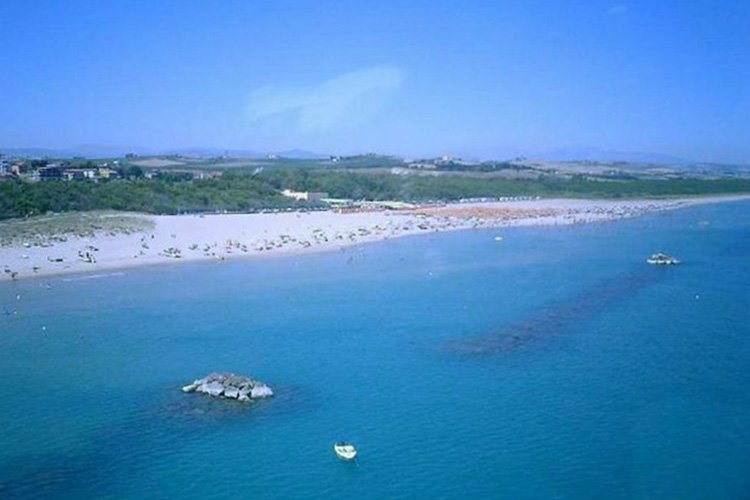 Cosa vedere e fare a Petacciato, Molise: spiagge, mare, cibo e borgo ...
